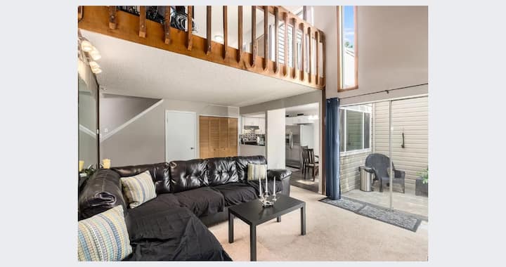 Cheery Updated Townhome - Aurora, CO