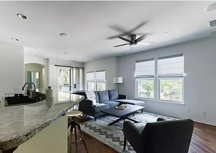 Stunning · Elegant Retreat! Oc Main Attractions! - Tustin, CA