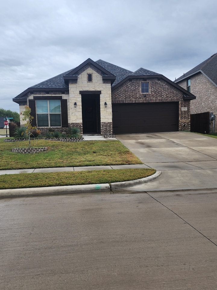 Brighton Estates Master Suite - Grand Prairie, TX