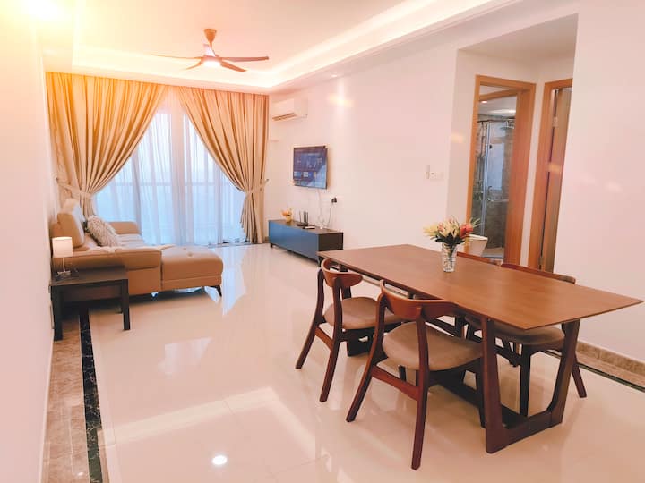 R&f Luxurious Mall Large Seaview High Floor Condo - Woodlands