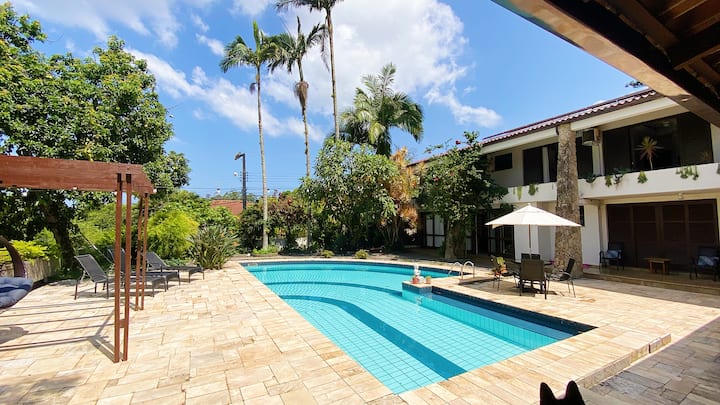 Casa Espaçosa Com Piscina - Florianópolis