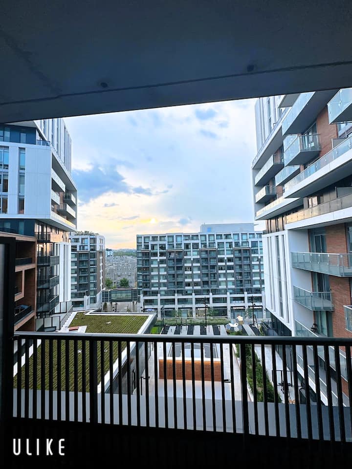 Luxury 2 Bedrooms Condo | Near Downtown | Markham - マーカム