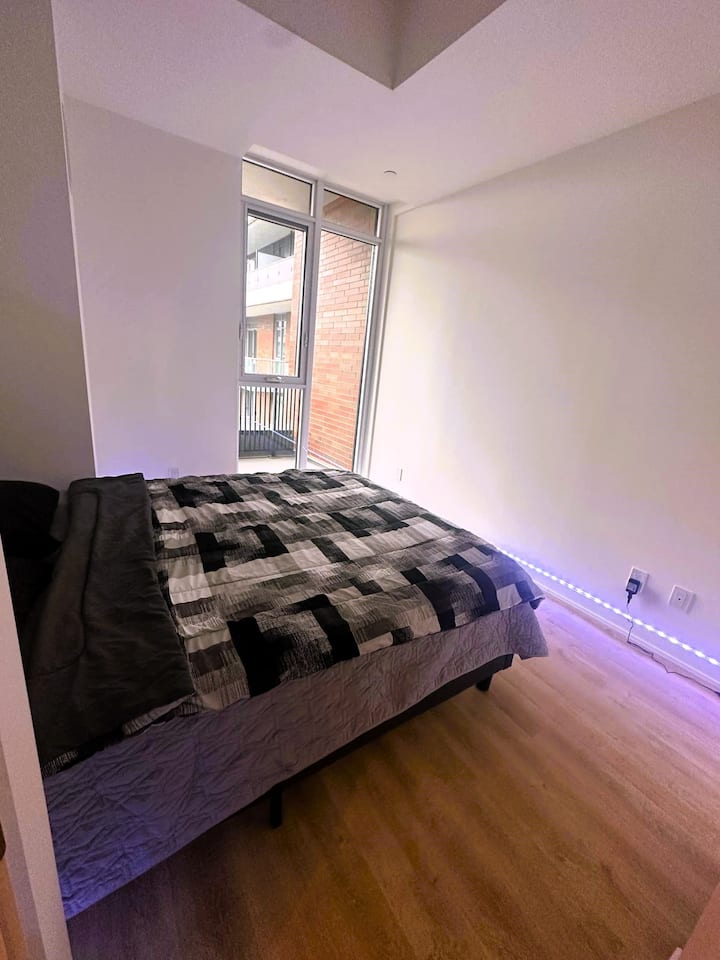 Luxury Downtown Markham Condo - Markham