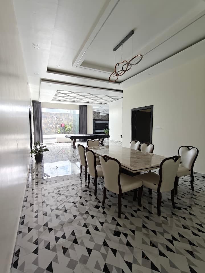 Cirrus Penthouse -Powered  By Royal Grand -