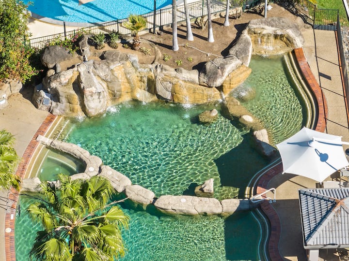 Relax In Paradise - Surfers Paradise