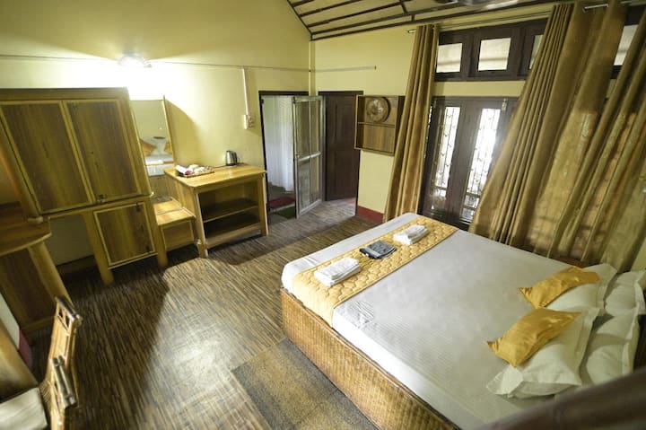 Georgie's Retreat Eco Camp Triple Bed Ac By Grb - Sonapur