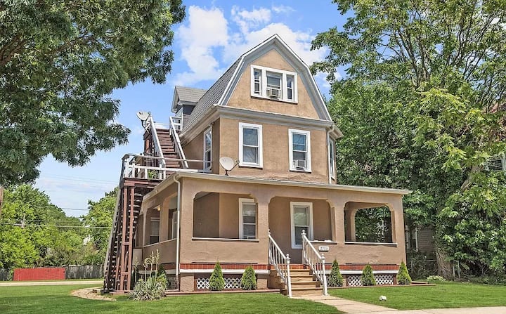 Balcony Bliss - Towson, MD