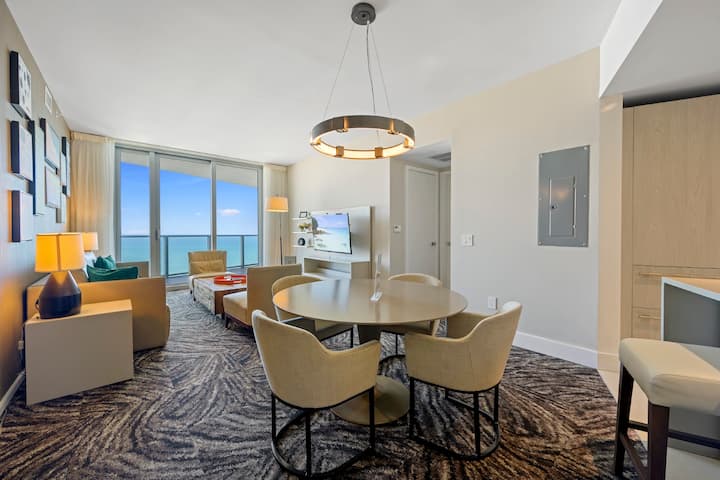 Oceanfront Luxury Escape - Hollywood, FL