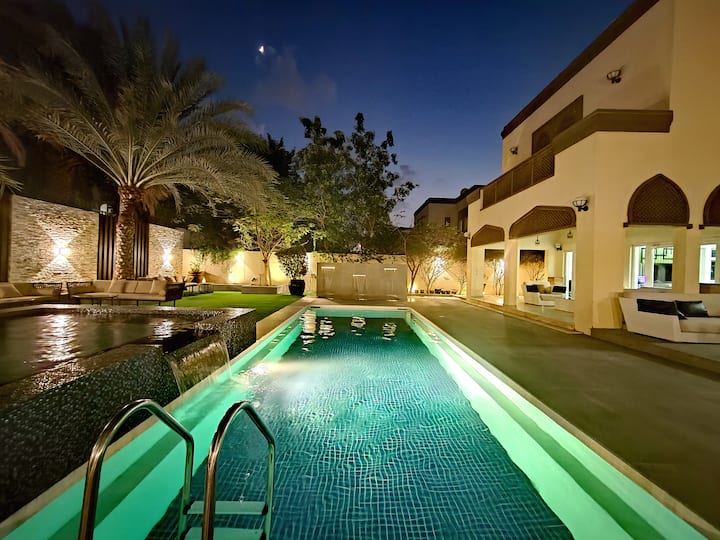 Signature Marina 7 Bedroom Villa - Dubai