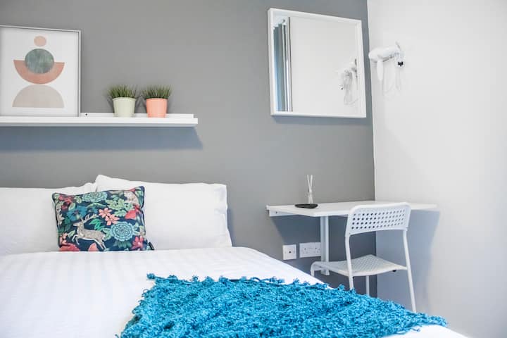 Cozy Double Room- Shared Home -Great Location - Guernsey