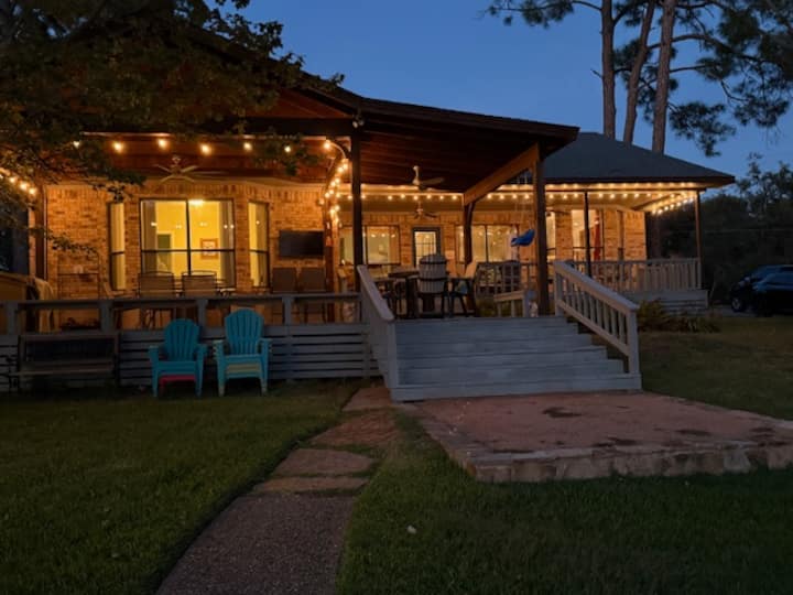 Relaxation Station - Log Cabin, TX
