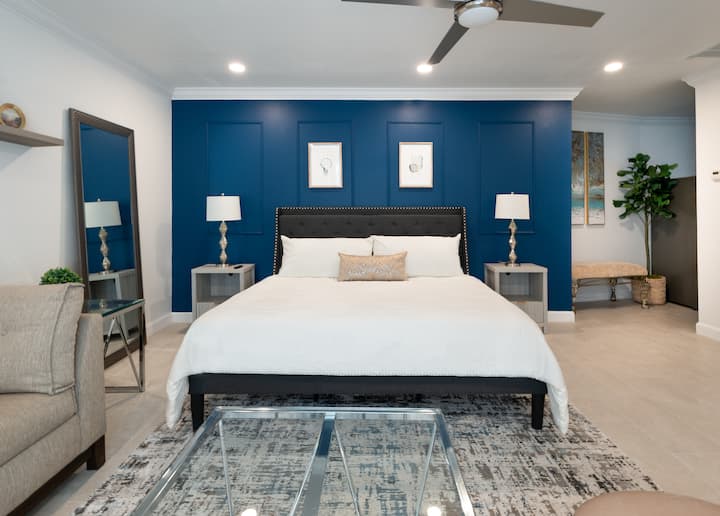 Newly Built Studio W/ King Bed, Soaking Tub - Vineyards, FL