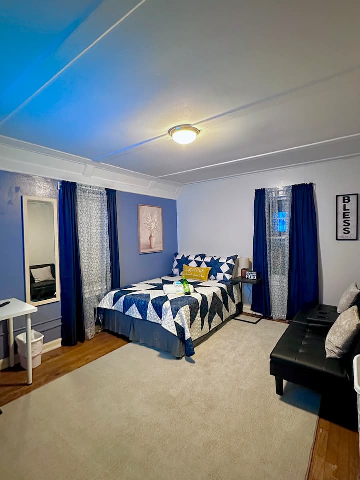 Simple & Warm Syracuse Private Room - Syracuse, NY
