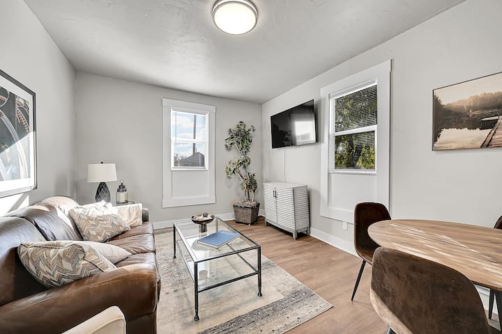 Entire 1bd 1ba Laundry/fast Wifi - Pueblo, CO
