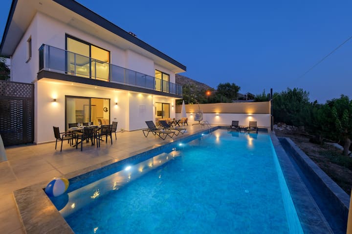 Villa Hesperos Deniz Manzaralı, Jakuzili, Havuzlu - Ova