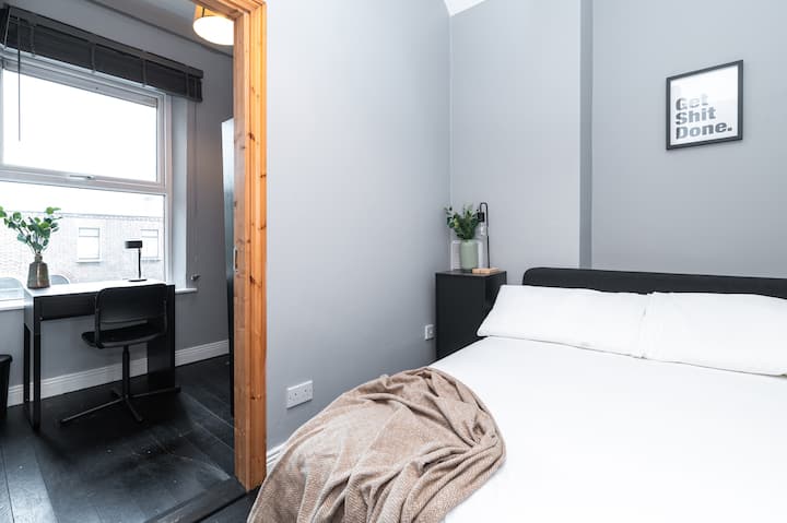 Bright Double Bedroom In S. Circular Rd. - South Dublin