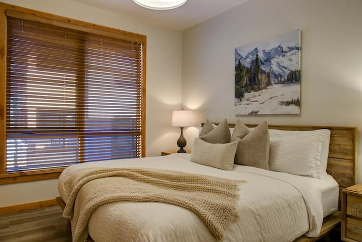 Pinecrest Hideaway - Canmore