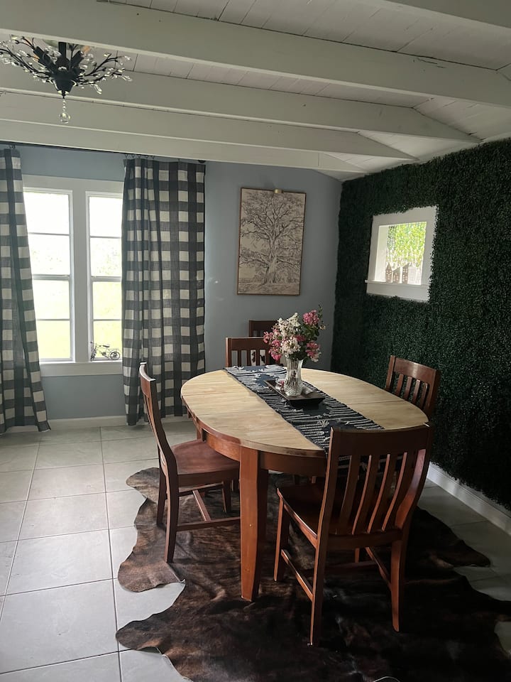 Cozy Studio Apt In Sealy, Texas On Meyer Street - San Felipe, TX