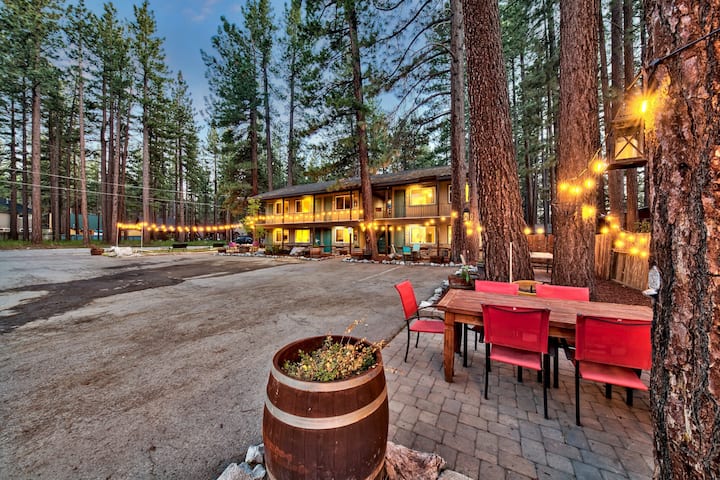 Inn Off Ski Run Blvd: Queen Bed With Private Bath - South Lake Tahoe, CA