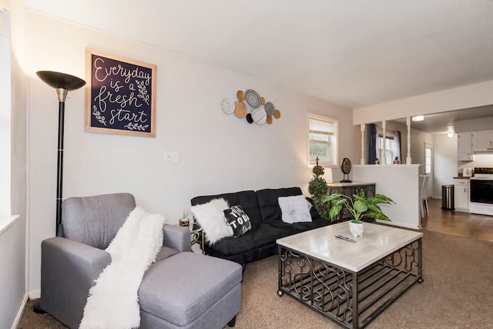 Chic 2b1b Near Downtown/stadiums Unit C - Independence, MO