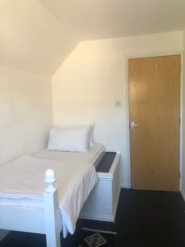 Clean, Warm, Single Room - Harrow