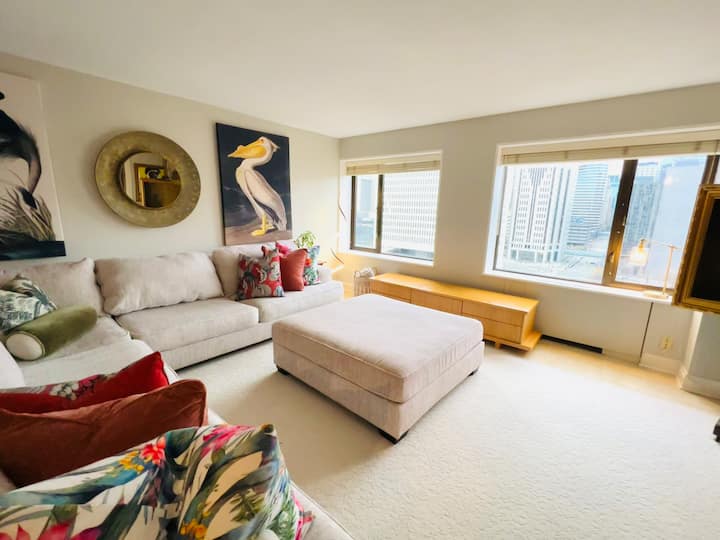 Elevated Comfort & Amazing Views - Minneapolis
