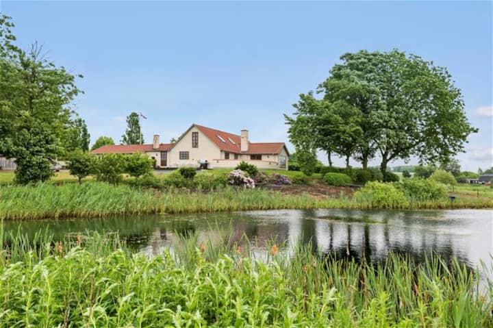 Naturskøn Gård Med Sø Og Spa - Denmark