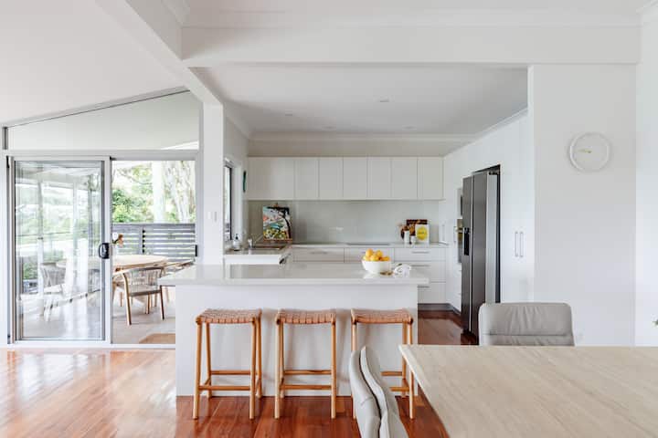 Beachfront Family House | Stunning View | Air Con - Toukley