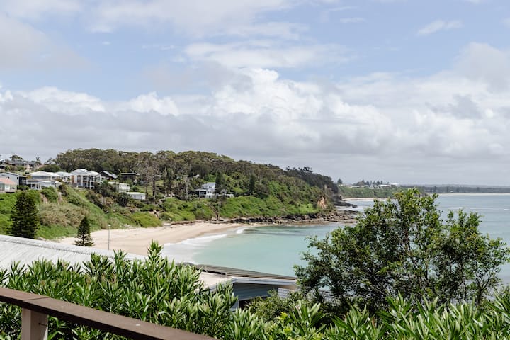 Coastal Family Retreat | Steps To The Ocean | 50m - Norah Head