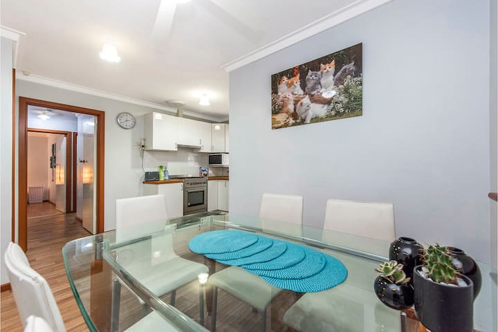 Cosy Room K, Double-sized Bed - Kalamunda