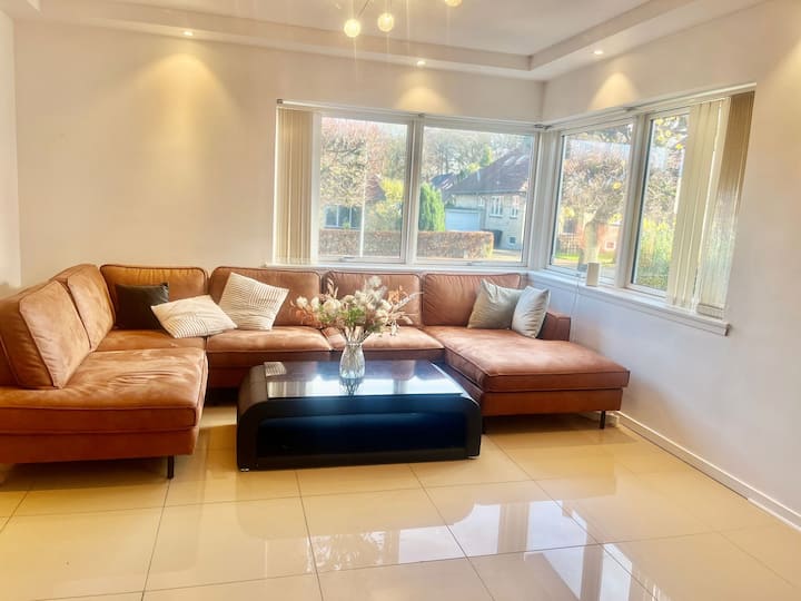 Smukt Hus I Midten Af Byen - Odense