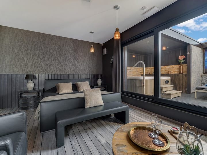 Escape To Unwind - The Unwind - Duffel