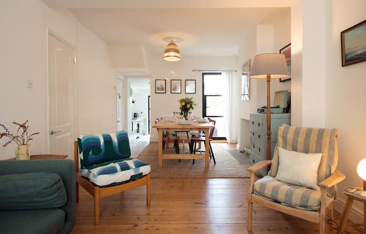 Shell Seekers Cottage - Spacious Home With Garden - Deal