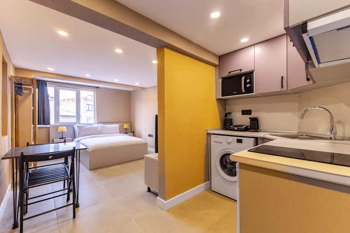 Chic & Bright Studio In Historical Yedikule - Zeytinburnu