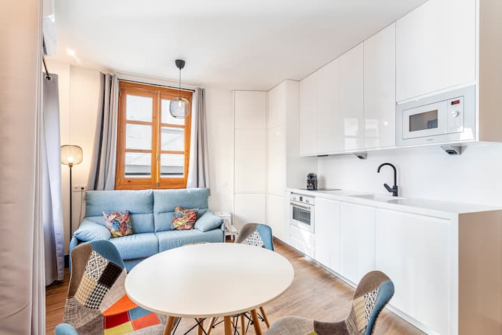 Acogedor Y Luminoso Apartamento. Alquiler Mensual - Valencia