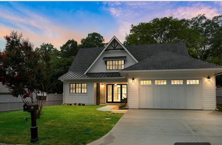 Marietta Square Beauty - Marietta, GA