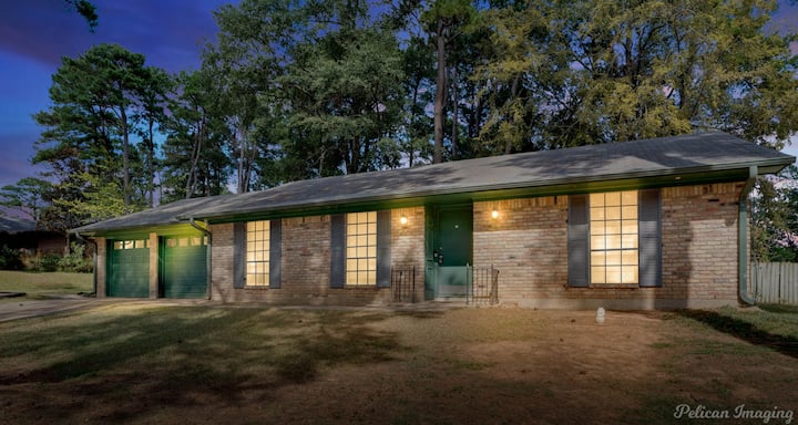 Corner Lot Gem | Sleeps 8 | Pets - 슈리브포트