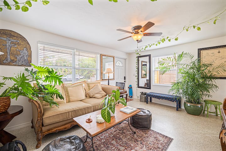 Beautiful Plant Bungalow, Naples - Naples, FL
