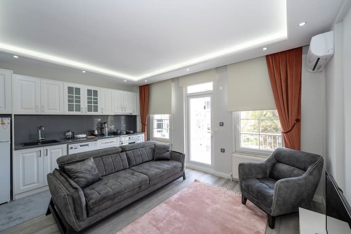 Balkonlu Deniz Manzaralı 1+1 Oda - Riva