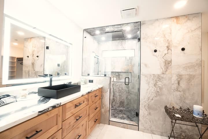 Be Happy Casita 5br/5 Tvs/6 Beds/private Parking - Pleasant Grove - Dallas