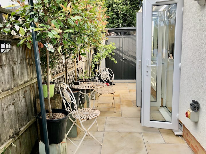 Hamilton Cottage - Epsom