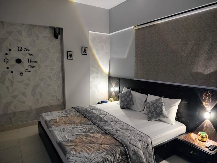 Elegant 2-bedroom Abode| Dha Ph-6 - Karachi