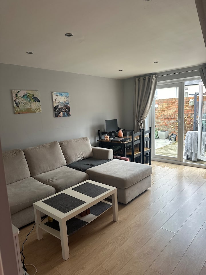Room In Town Cheltenham Races - チェルトナム