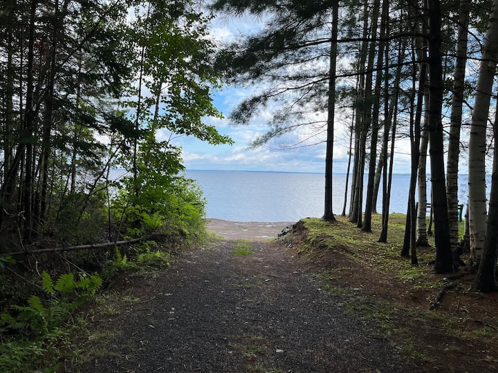 Lakefront Retreat | 5br | Games Room + Beach - New Brunswick