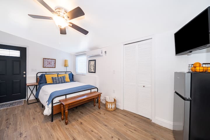 Private Suite Near Airport & Attractions - Camping World Stadium - Orlando