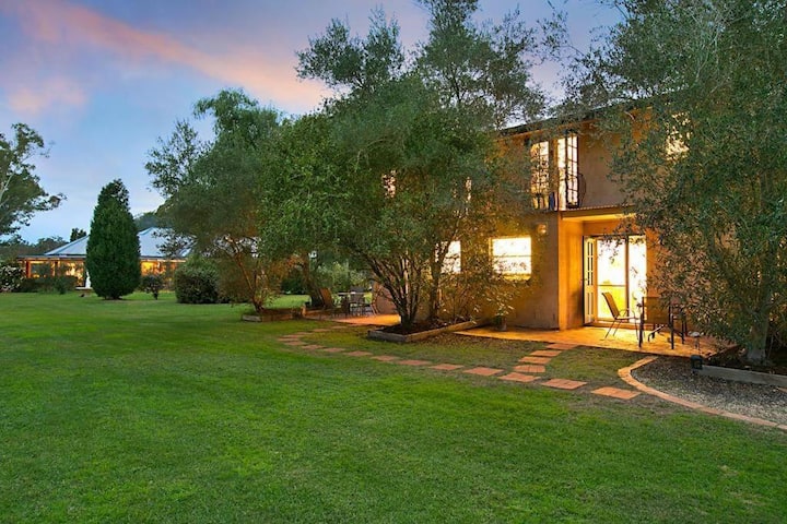 Chez Vous French Spa Villa 1 - Cessnock