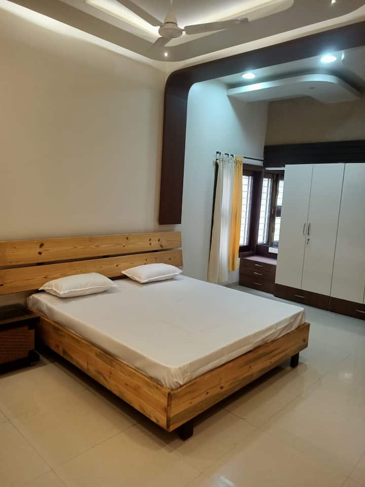 Lotus Nr Db Mall (Ac Room In Exquisite Villa) - Bhopal