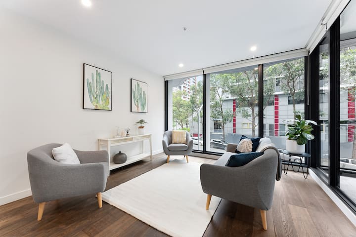 Modern Gem Residence - Space | Parking | Ease - Surry Hills