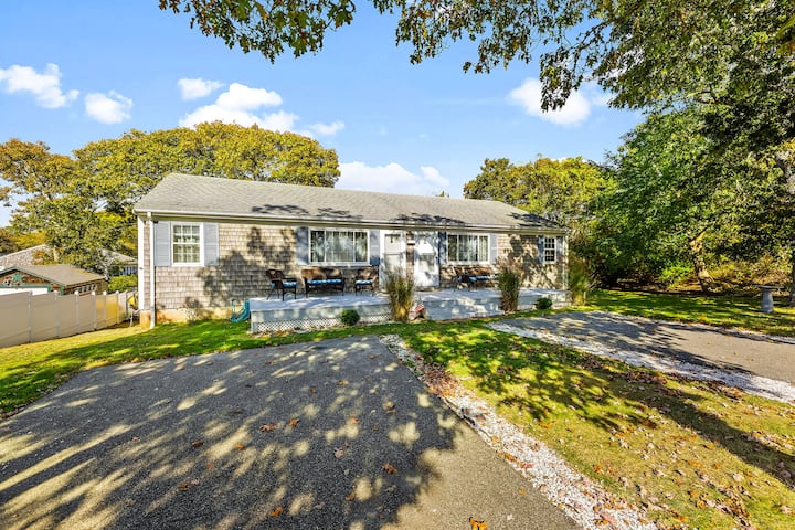 *Walk To Beach | Steps From Park | Pet Friendly - Dennis, MA