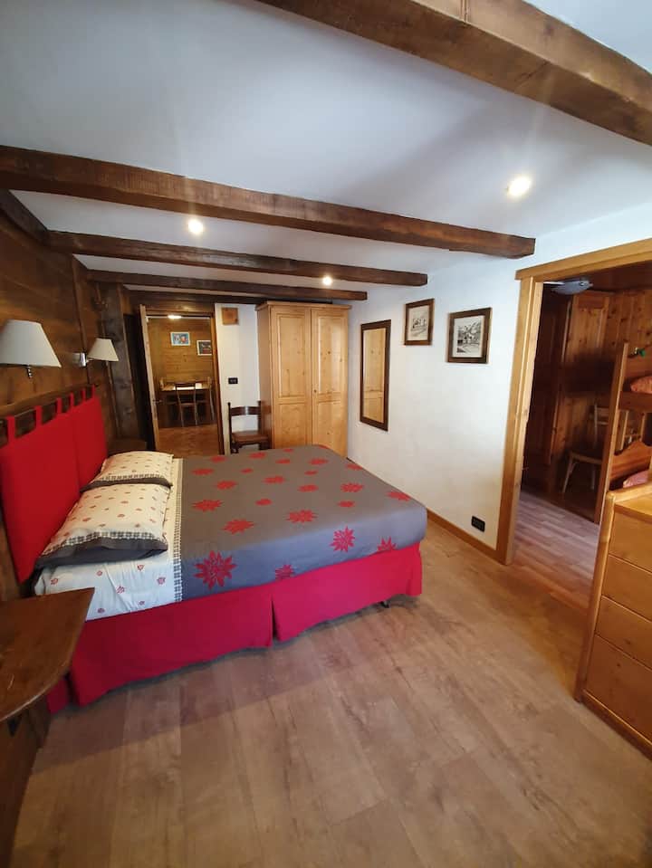 Casa D'epoca Nel Centro Di Cogne - Cogne